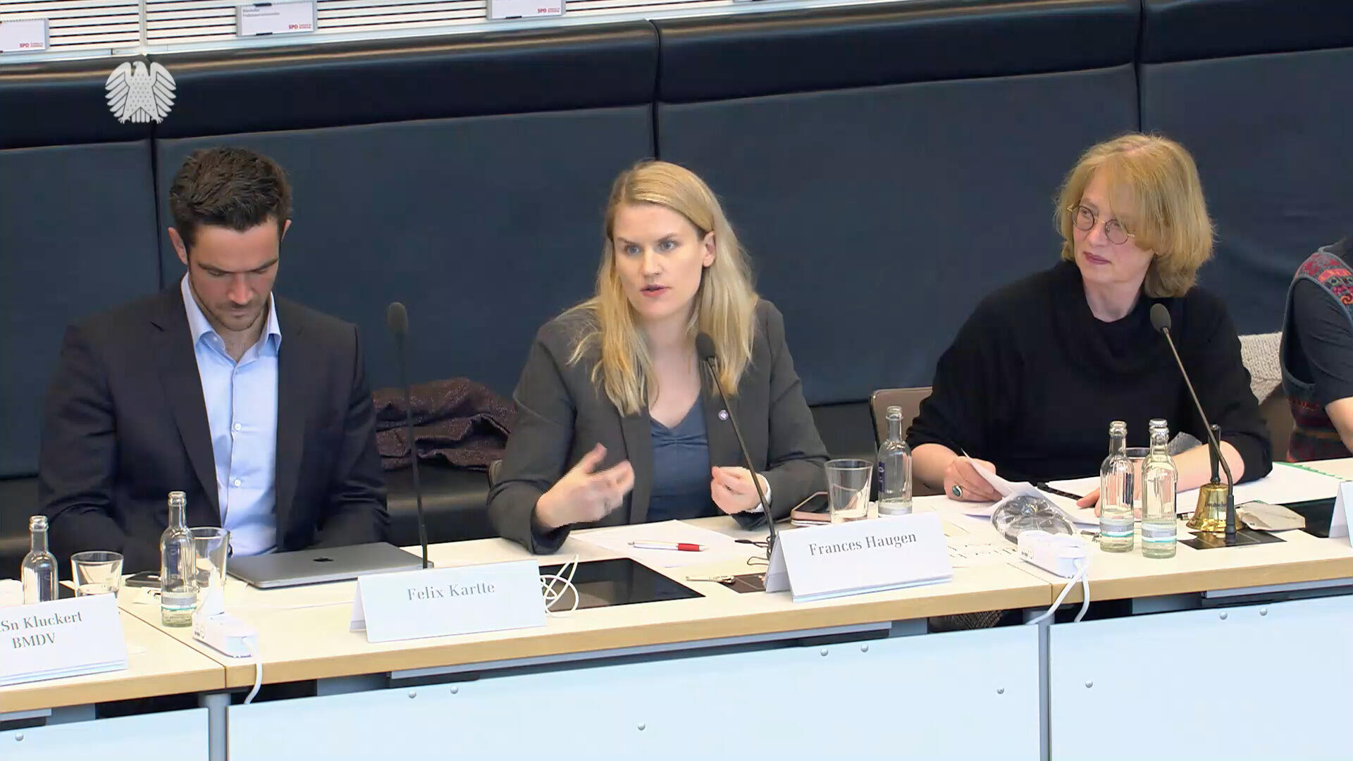 Whistleblowerin Frances Haugen: Transparenz gegen Datenmacht Whistleblowerin Frances Haugen: Transparenz gegen Datenmacht